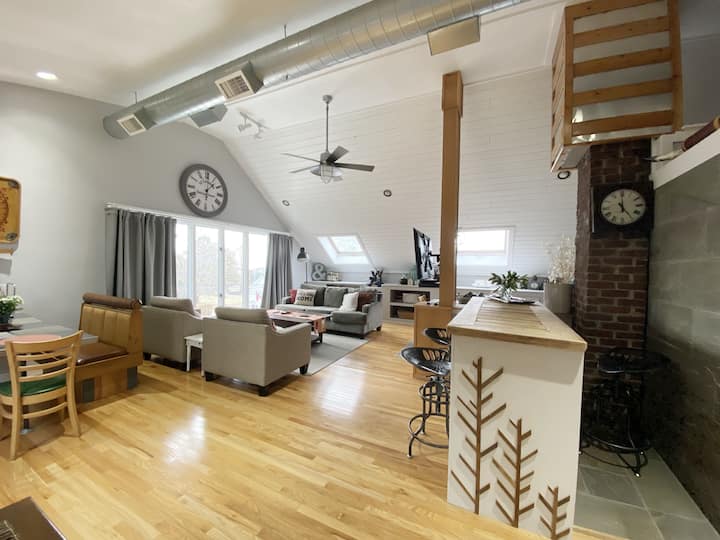 Unique, Refined-rustic Suite In Stony Creek Village. - Branford, CT
