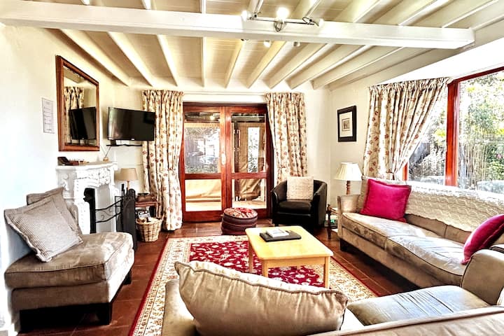 Galashiels | A Luxury 8-sleeper Holiday Home - Dullstroom