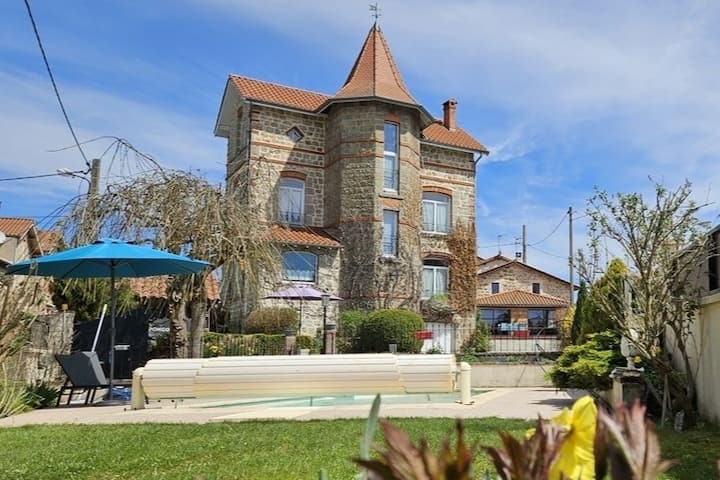 Maison D'hôtes Chaleureuse à Usson-en-forez - Francia