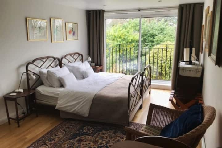 1st Floor Bright, Airy Studio, Private Entrance - Tooting - London