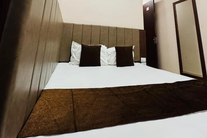Vimoksha Residence I 6 Rooms I Kashi Vishwanath - Varanasi