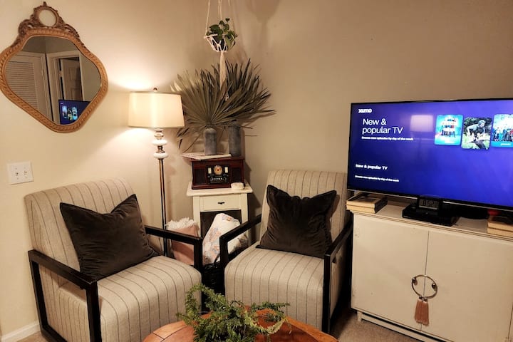 Auburn Gameday Condo | Gated 2br/2ba W/ Pond View - Auburn, AL
