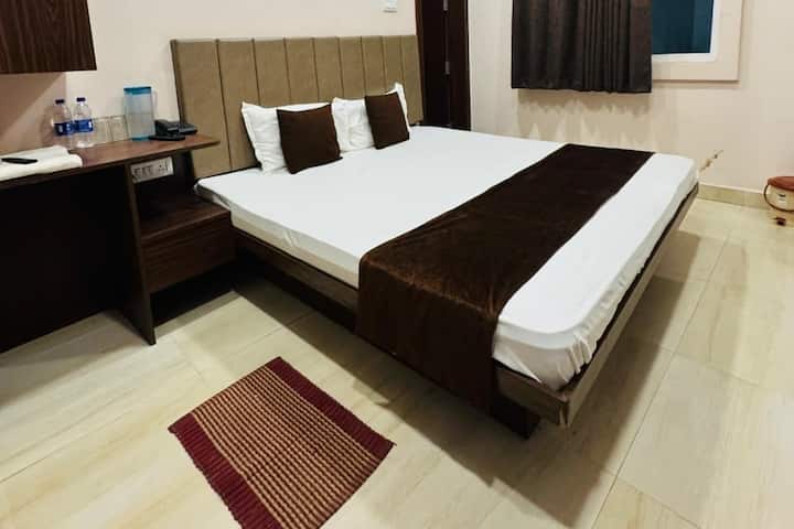 Vimoksha Residence I 7 Rooms I Kashi Vishwanath - Varanasi
