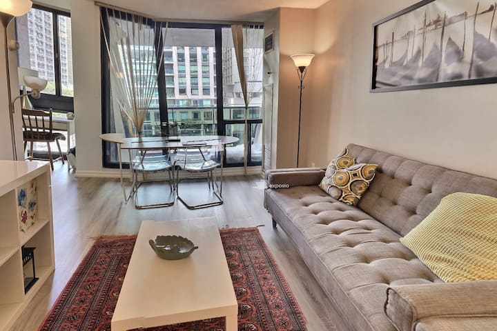 *35% Off*  Large Home In Heart Of City! - Toronto, ON