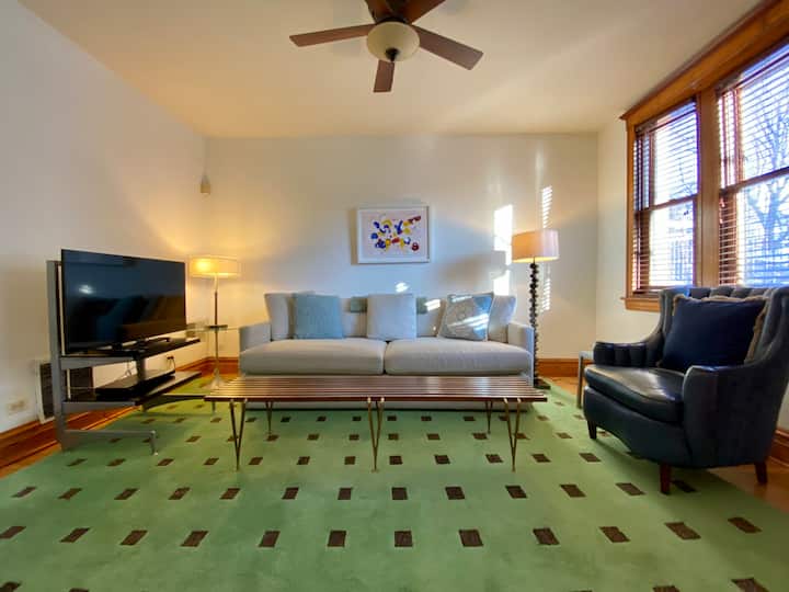 Designer Suite On Tree Lined Street In Bucktown - Goose Island, Chicago, IL, USA