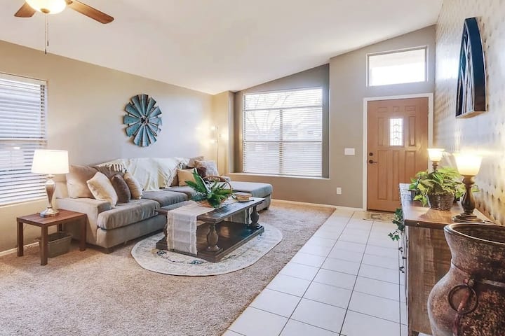 Bright & Airy Home: Near Golf, Parks & Attractions - Avondale, AZ