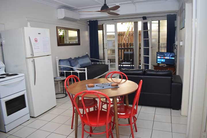 (S8) Ground Floor - Pet Friendly - Two Bedrooms - Cairns
