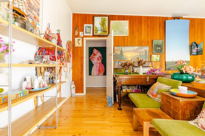 Artists Retreat (Near Flinders Uni) Female Only - Adelaide