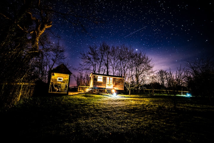 Shepherds Hut Luxury Glamping, Beautiful Location - Tenby