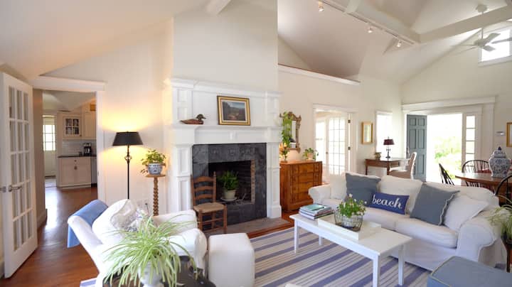 Spacious 5br /3 Acres Near Beach/shuttle/bike Path - Nantucket, MA