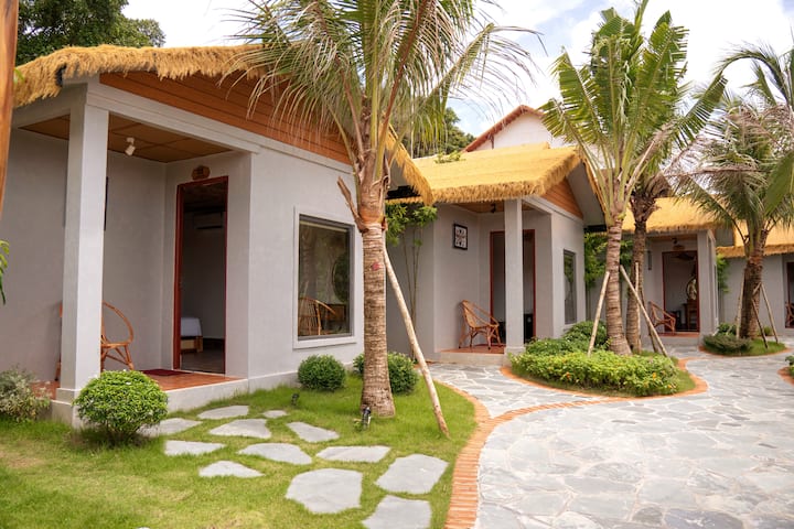 Garden View Bungalow, 1 King Bed At Phu Quoc - Phú Quốc