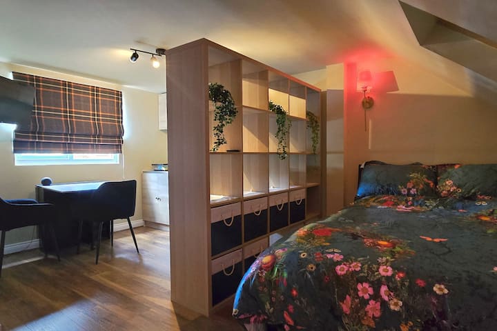 Brand New - Charming Modern Studio Retreat - Romford