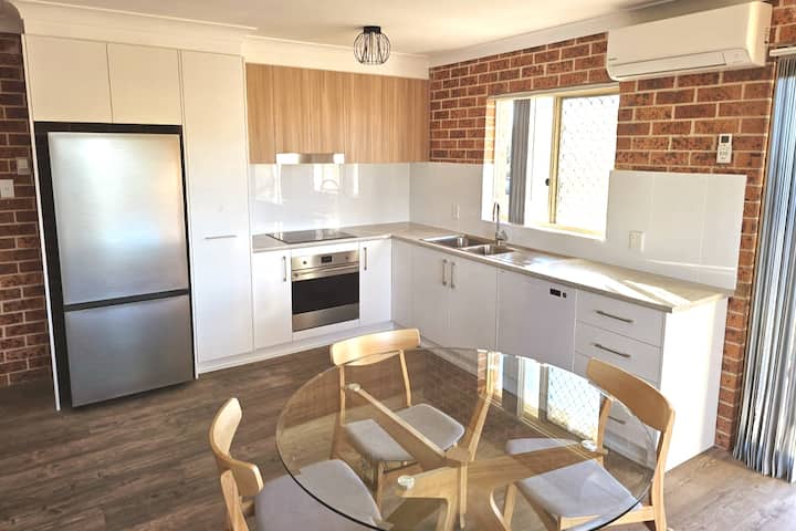 Bright & Breezy Top Floor Beach Apartment - South West Rocks