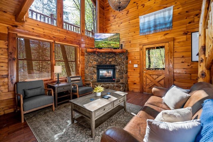 Top Location | Hot Tub, Arcade & Scenic Views