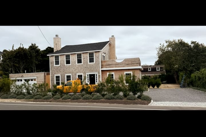 A Little Nantucket In Hampton Bays. - Hampton Bays, NY