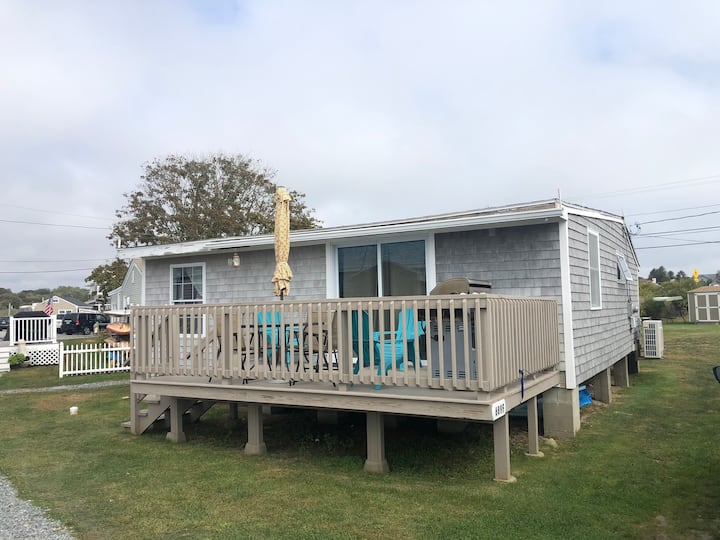 2 Bedroom East Matunuck Ocean / Beach Escape - Narragansett, RI