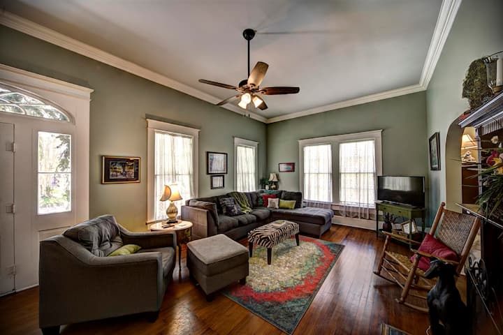 Southern Charm -Elizabeth Lane Guest House - Natchitoches, LA