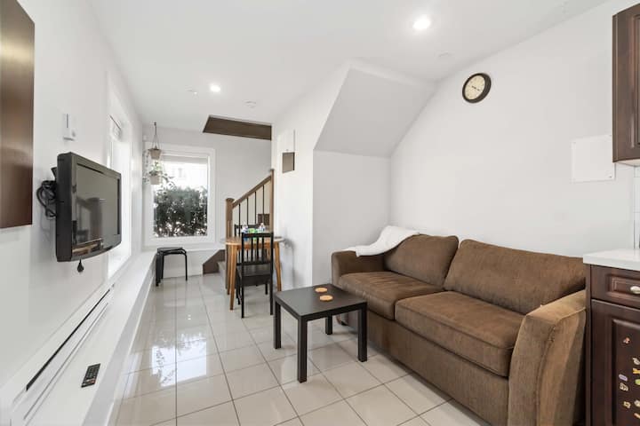 Chic 1br Laneway Home In South Van - Vancouver