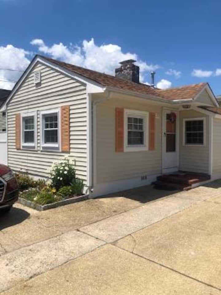 Cozy Cottage With  Pool /Seaside Heights - Seaside Heights, NJ