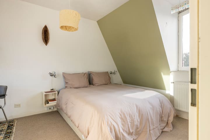 Cozy Attic Apartment, 10 Min. From Central Station - 암스테르담