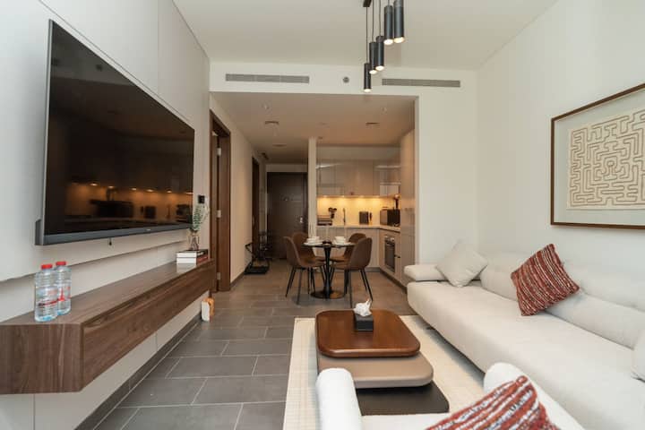 Crest Serene Stay | 4 Guests | 1br + Cozy Room - Dubai