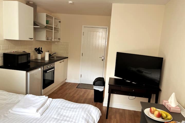 City Centre Brand New Cosy Studio - Derby