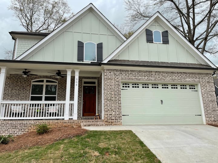 Five Star Game Day Home With 6 Beds And 3 Baths! - Athens, GA