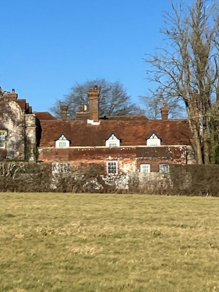 Attractive Dowry House, With Views - Crowborough