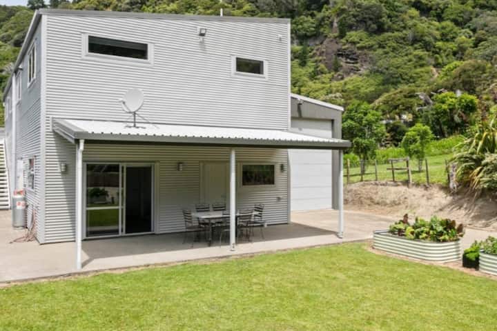 Hicks Bay Beauty - Wharekahika / Hicks Bay