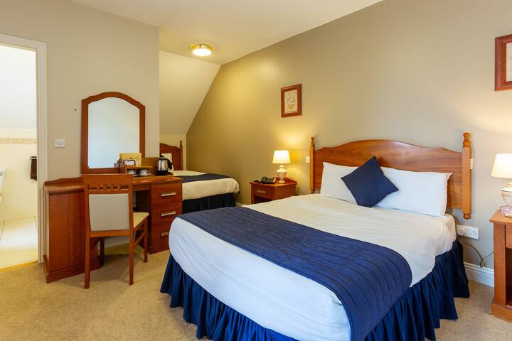 Tudor House Lounge Bar , Guest House - Dungarvan