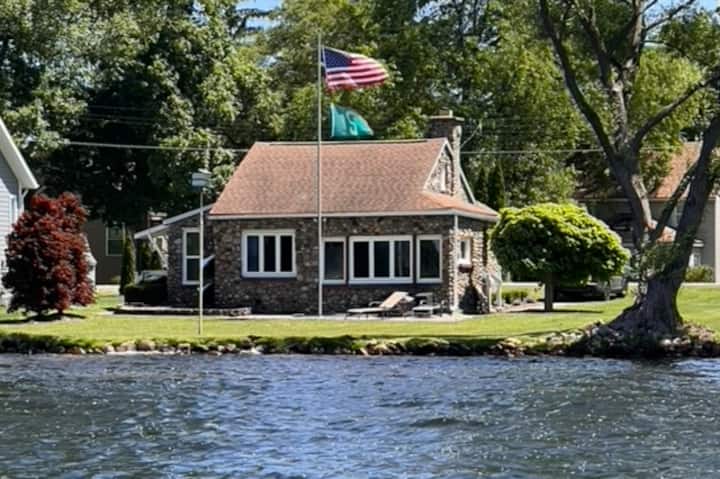 Cobblestone Lake Cottage - Spring lake, Brighton