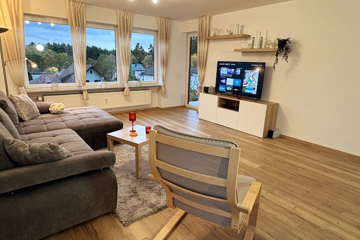 Großzügige Wohnung Mit Kleinem Arbeitsbereich - Weiden in der Oberpfalz