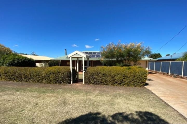 Cozy Downtown Haven Near Dining, Shops, Sights. - Kingaroy