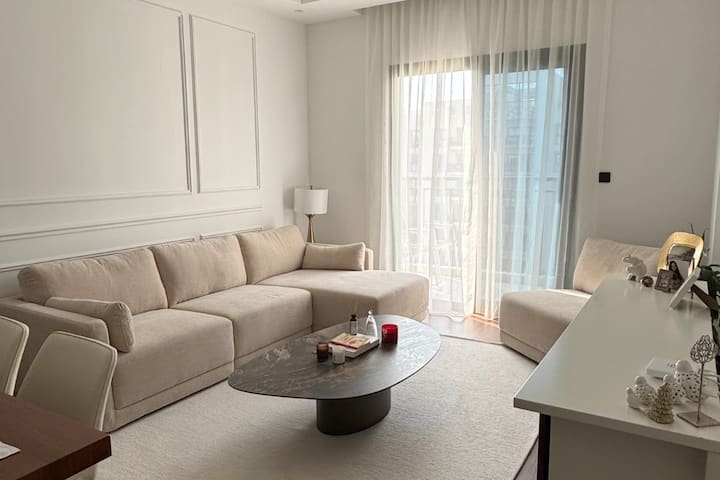 Modern 3br With Balcony & Pool View With Housemaid - Dubai