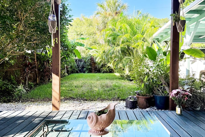 Bob's Bungalow - St. Petersburg, FL