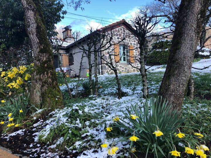 La  Fourniou, Maisonnette De Charme Pour 2 - Vic-sur-Cère