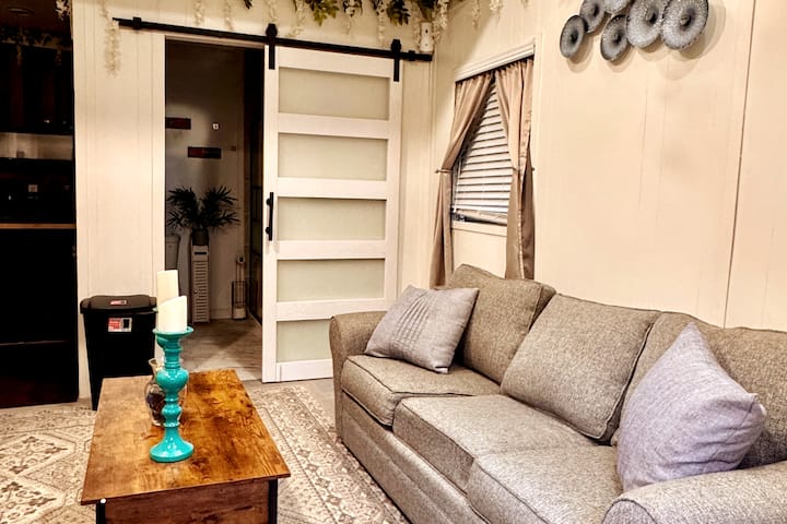 The Comfy- Cozy Cottage - Riverdale, GA