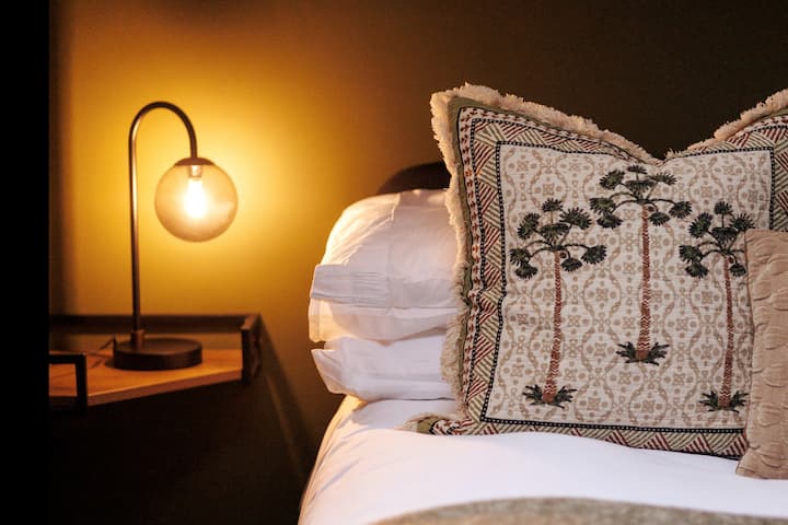 Upper Eastside Loft - Belfast Bus Stop Outside - Belfast