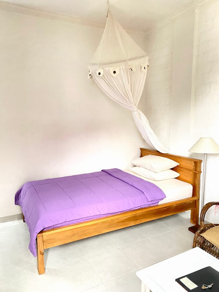 Simple Room With Ac In Penestanan Village - Bali