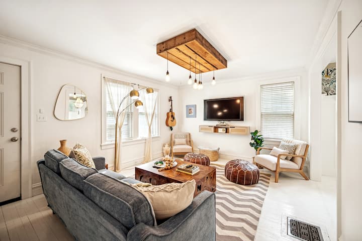 Bohemian Bungalow - Highwood, Navy Base, & Ravinia - Lake Forest, IL