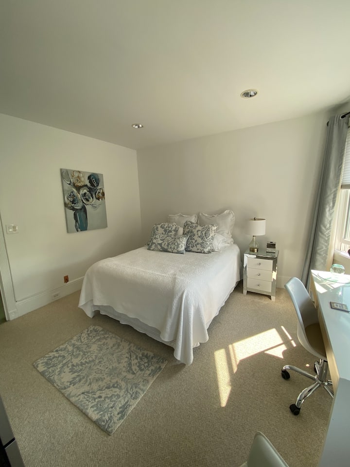 Private Room | 38 Min Nyc | Kitchen | Parking - New Rochelle, NY