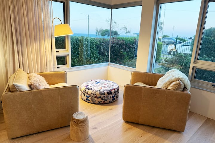 Oceanfront Bliss Steps To Beach & Restaurants - Alexandra Headland
