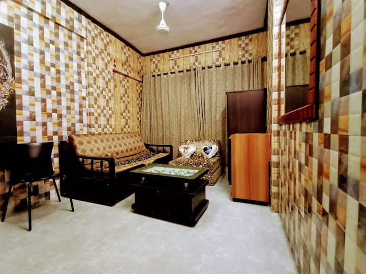 Blissful And Comfortable Stay At Malad West - Mumbai