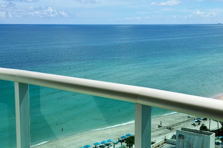 Oceanfront Getaway In Hollywood Beach - Hollywood, FL