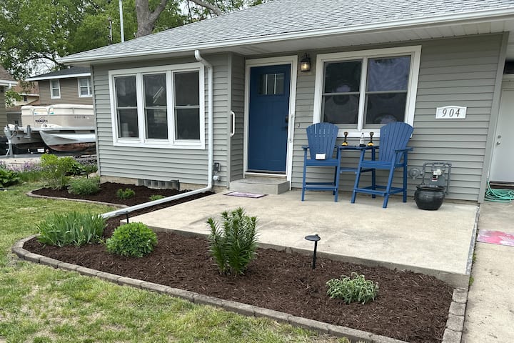 Relax At 904-your Charming Get Away Clear Lake Ia - Clear Lake, IA