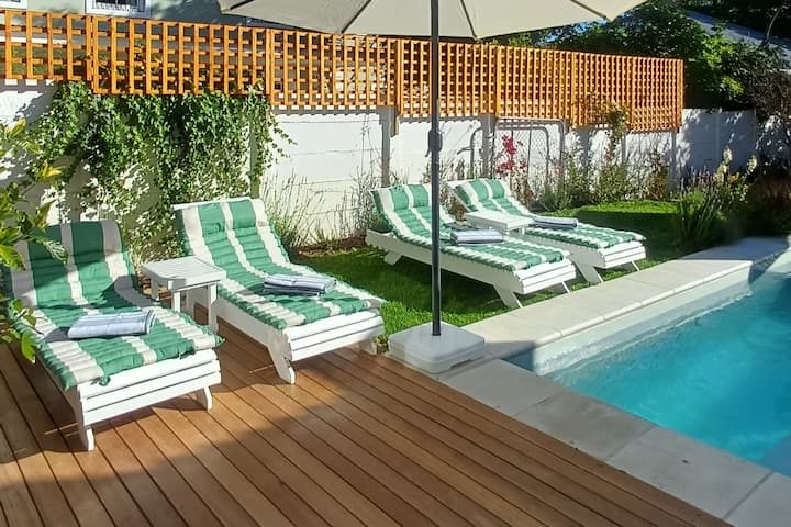 4 Bed French Farmhouse, Pool And Indoor Bbq - Franschhoek