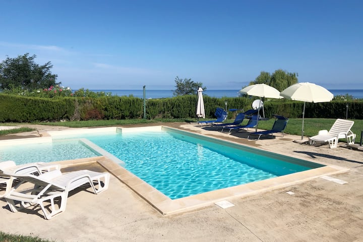 Cosy House With Terrace Overlooking The Sea & Pool - Сардиния