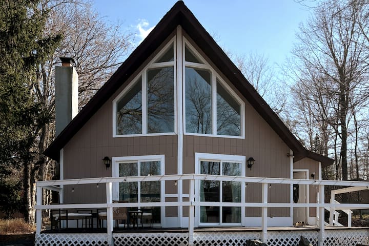 House By The Lake - Tobyhanna State Park, Tobyhanna