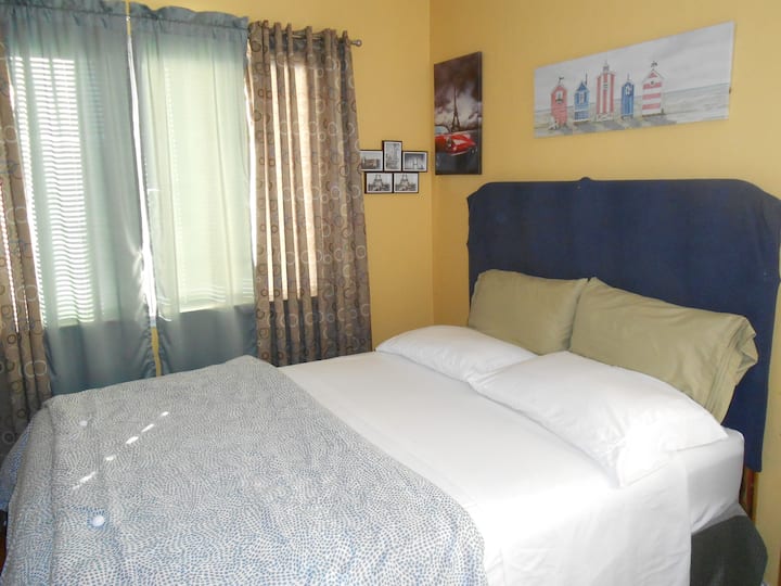 Universal Studios/bob Hope Airport (Bur), Ca - Burbank, CA