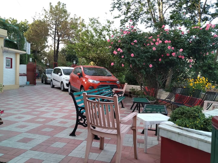 4 Bedroom | Drive-in | Balcony With Valley Views.. - Shimla